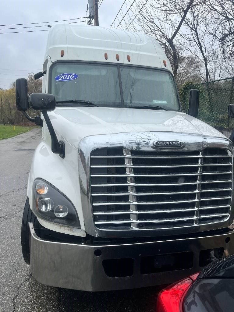Freightliner Heavy Duty Trucks & Truck Trailers For Sale | Ritchie List