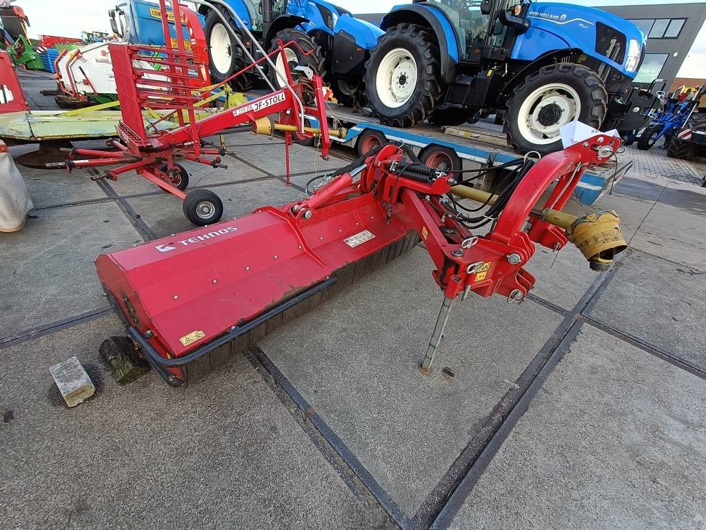 Hooi- & voedergewassen machines - Landbouwmachines - Kenis NV