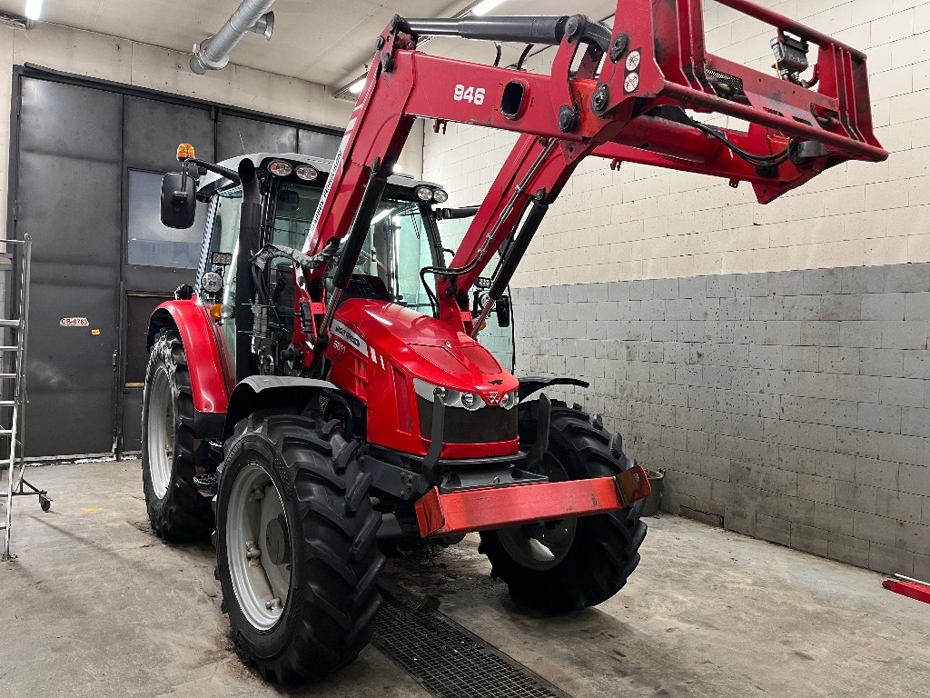 Massey Ferguson 5611 - Traktorit - Maatalous - Wihuri Oy / Witraktor