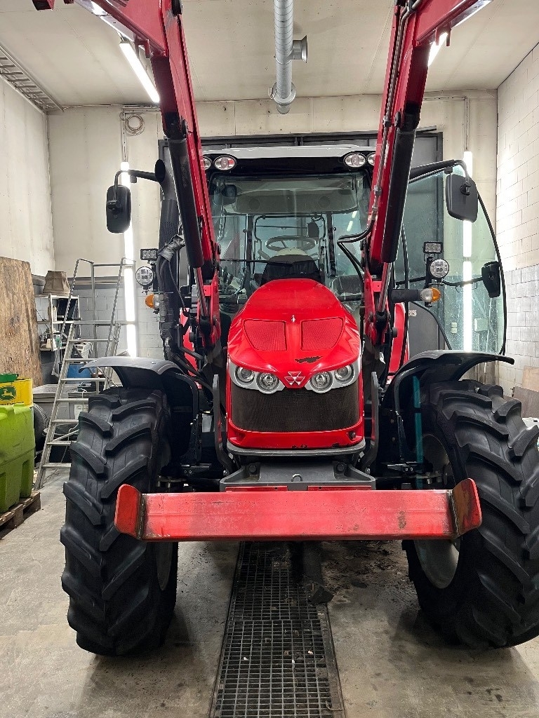 Massey Ferguson 5611 - Traktorit - Maatalous - Wihuri Oy / Witraktor
