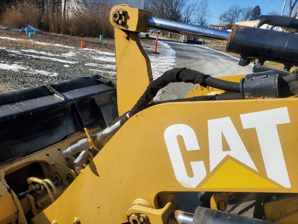 CAT 904 B