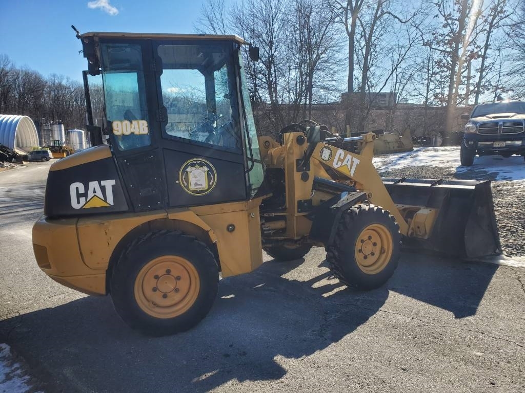 CAT 904 B
