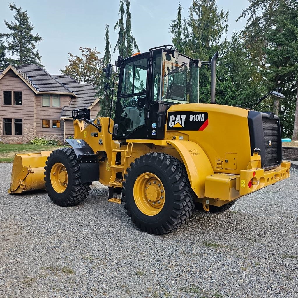 CAT 910M