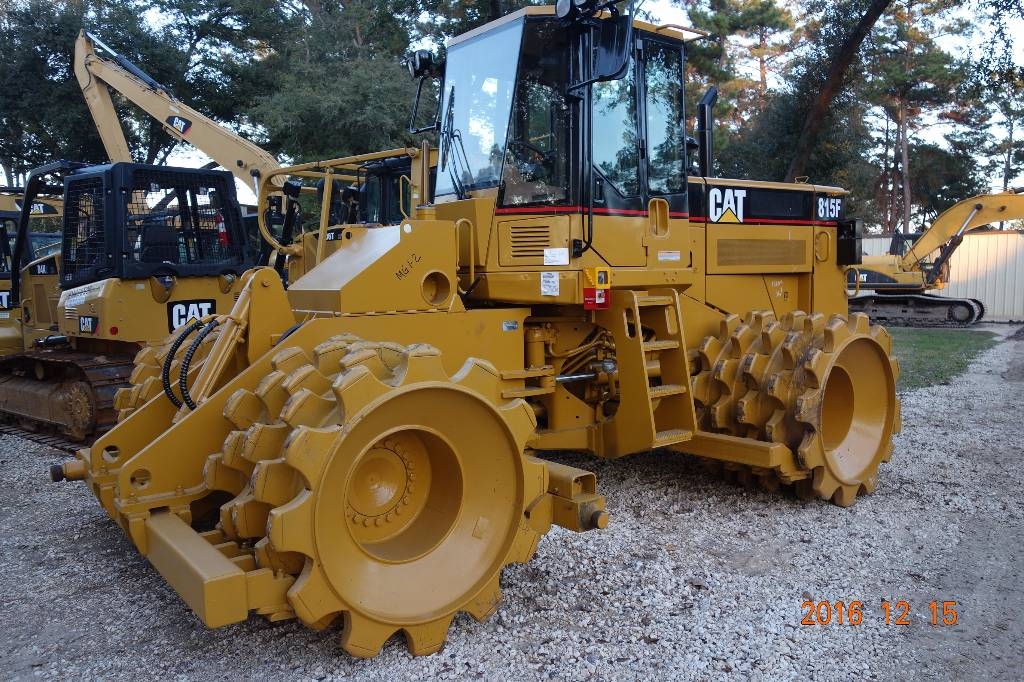 Caterpillar 815F - Soil Compactors - Construction Equipment - Tierra ...