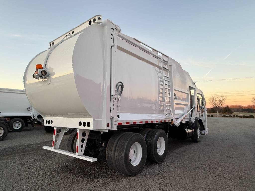 Mack MR
