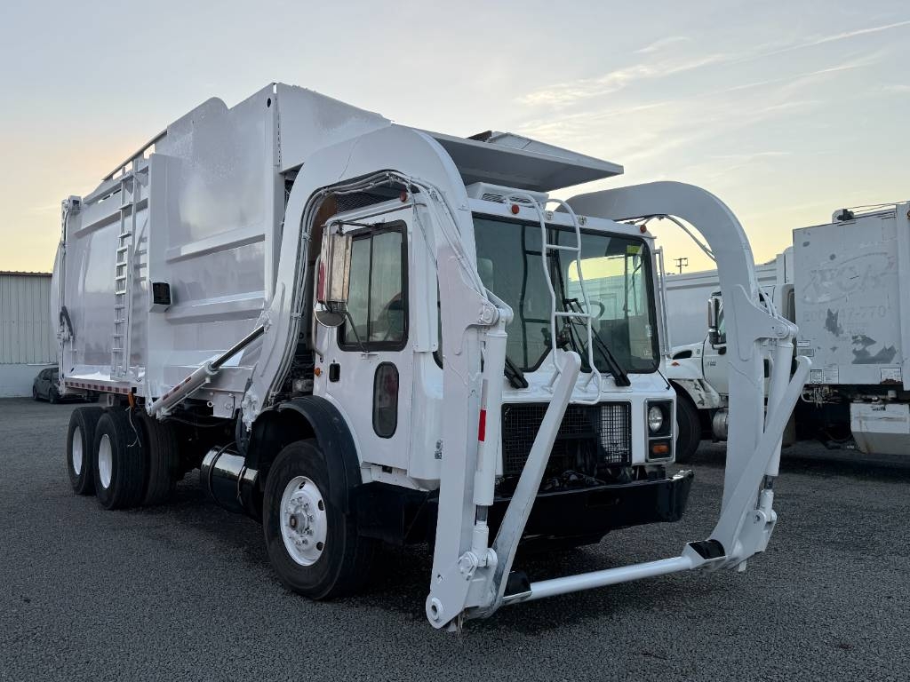 Mack MR