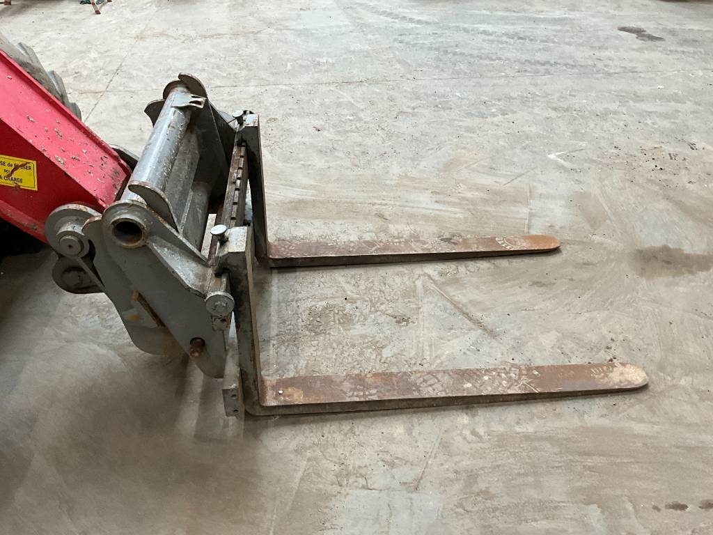 Manitou BT 420 - Verreikers - Bouw - Geuens Machinery