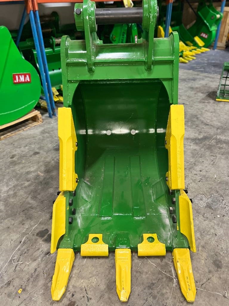JM Attachments ExtremeHD Rock Bucket 24" for JCB JS130