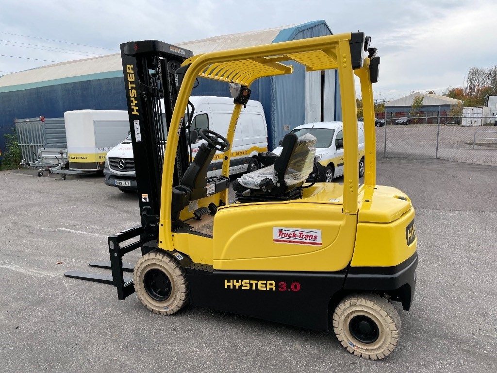 Hyster J3.0XN - Electric counterbalance Forklifts - Material Handling ...