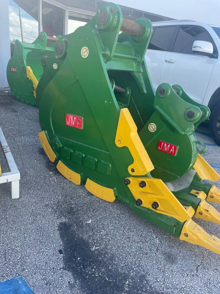 JM Attachments ExtremeHD Rock Bucket 24" for Komatsu PC220,PC230