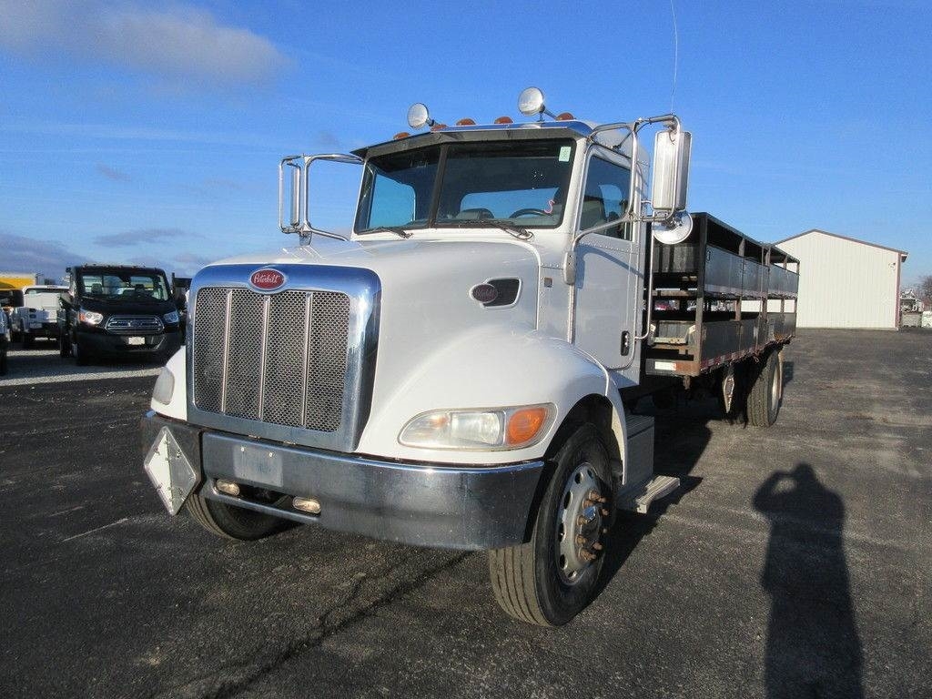 Peterbilt 335