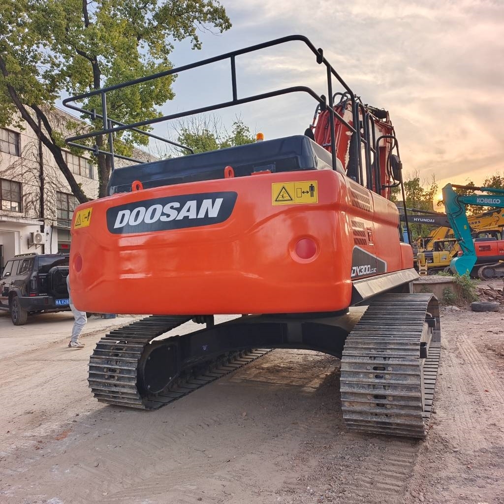 2023 Doosan DX 300 D'occasion Pelleteuses Sur Chenille à vendre | P&E