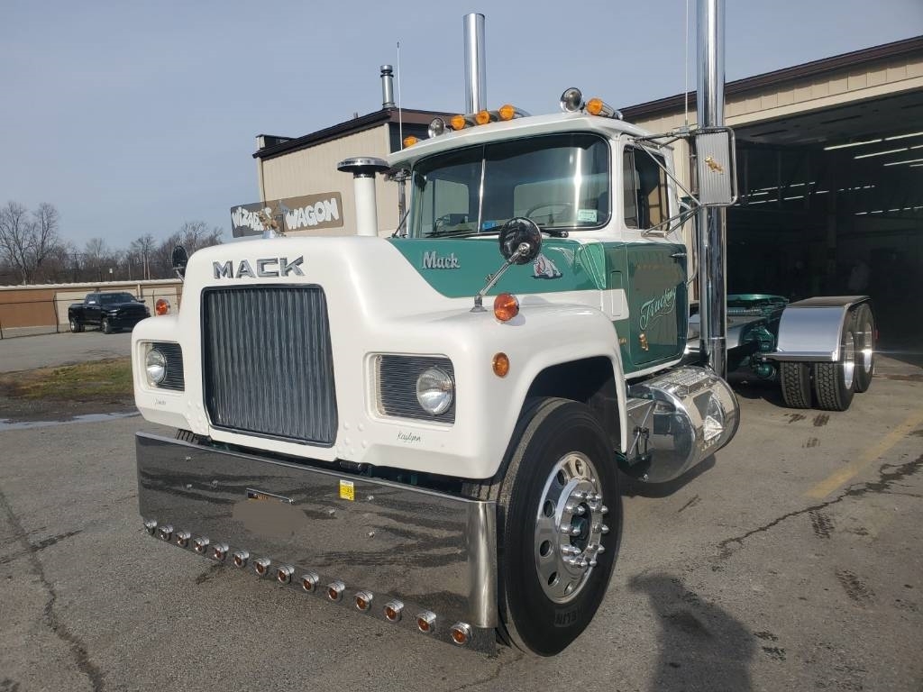 Mack R700