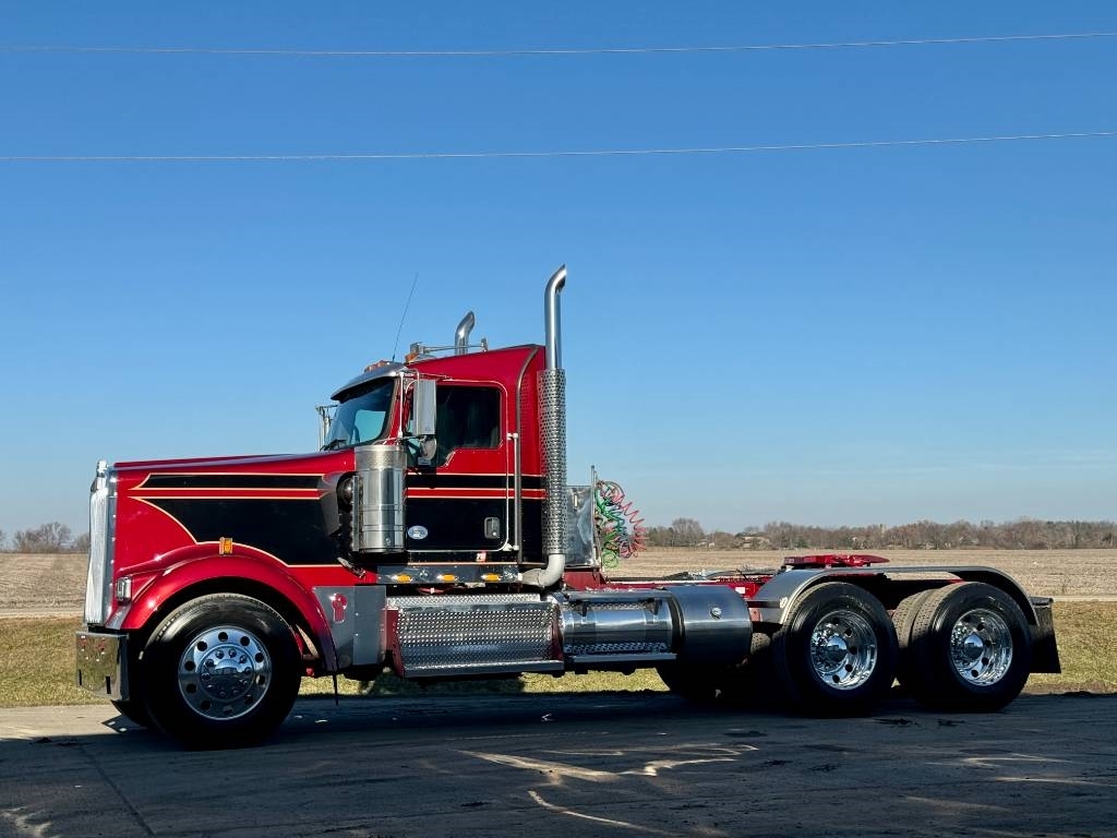 Kenworth W900