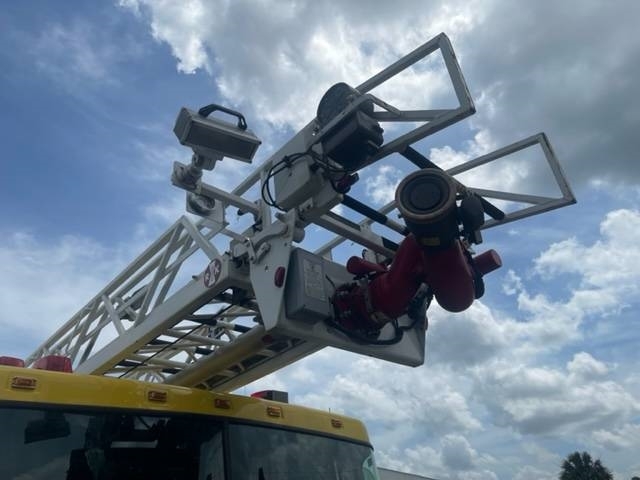 [Other] 2002 HME 1871 SLE 65 FT LADDER FIRE TRUCK