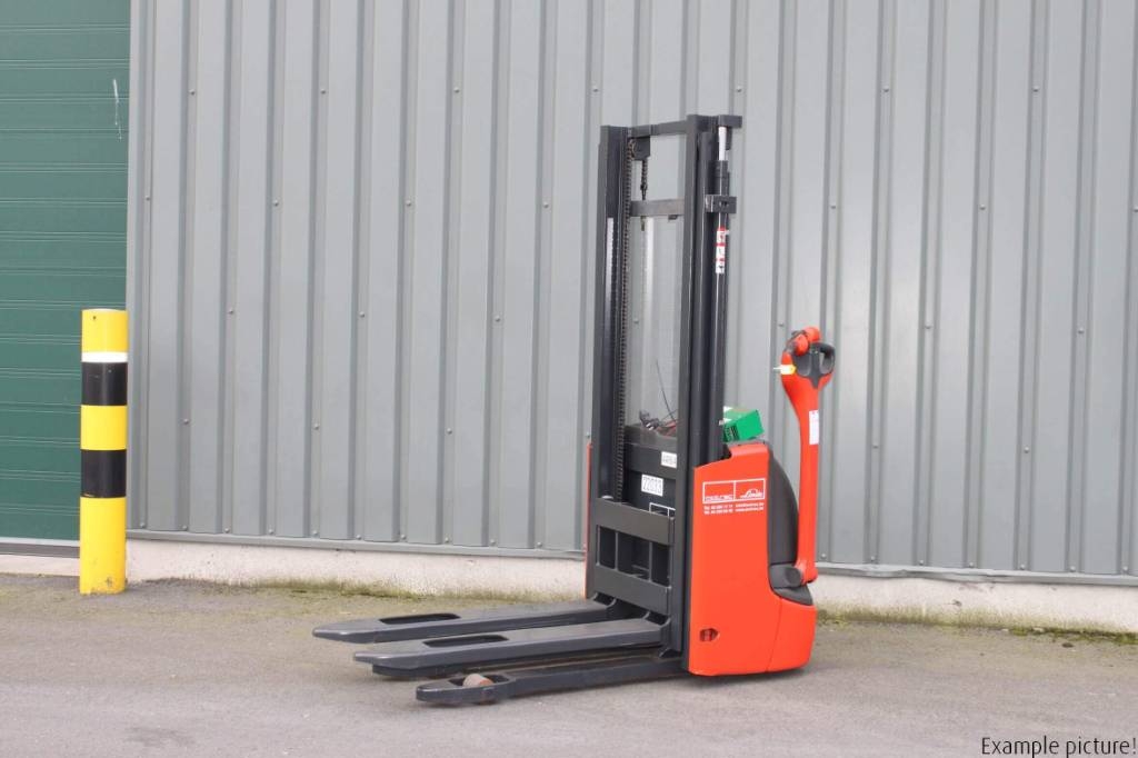 Stackers - Material handling equipment - MotracLinde FR