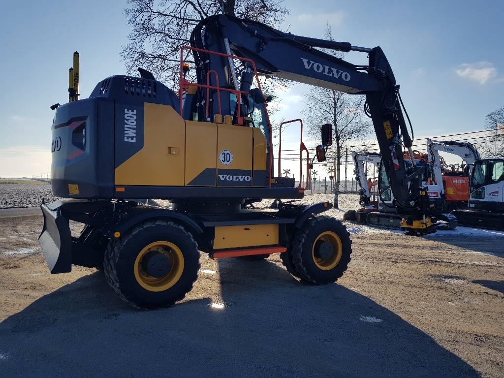 Hjulgrävare - Entreprenadmaskiner - Köpa | PG Marketing & Trading