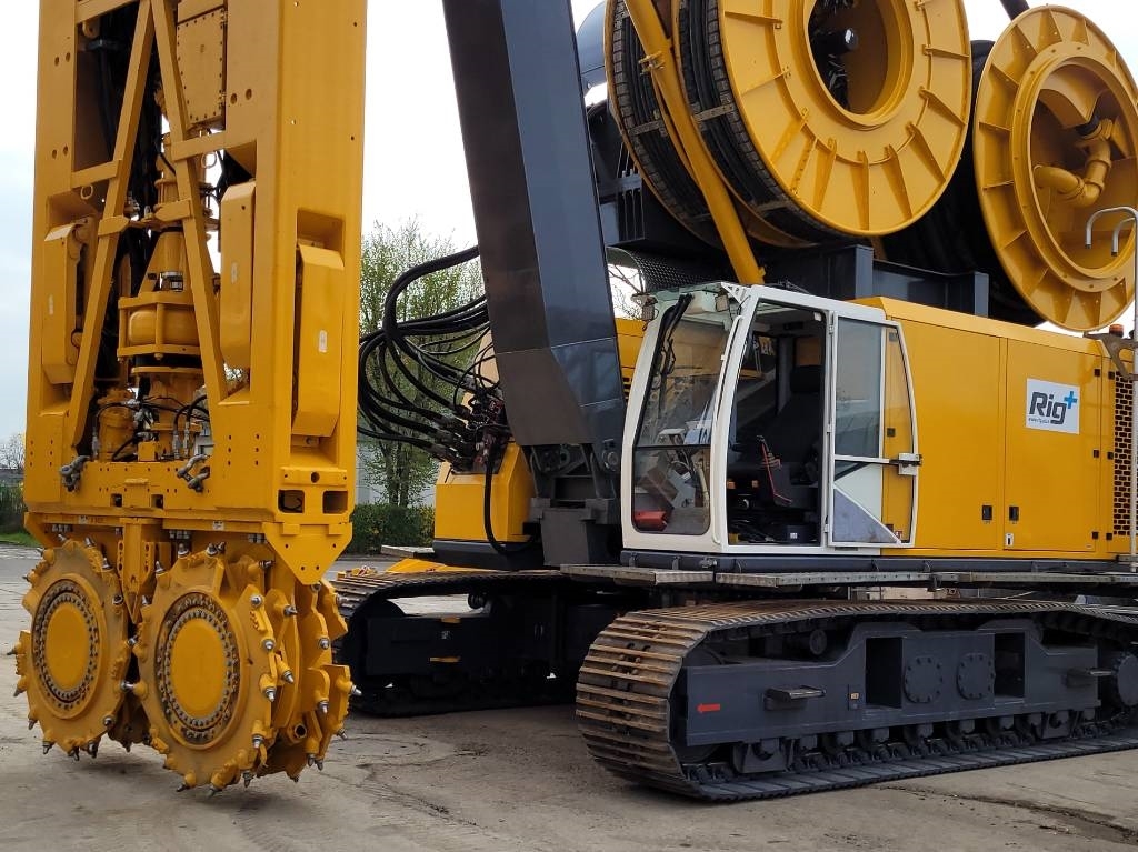 Bauer Trench Cutter CBC 32 rig.plus - Seilbagger / Schlitzwandequipment ...