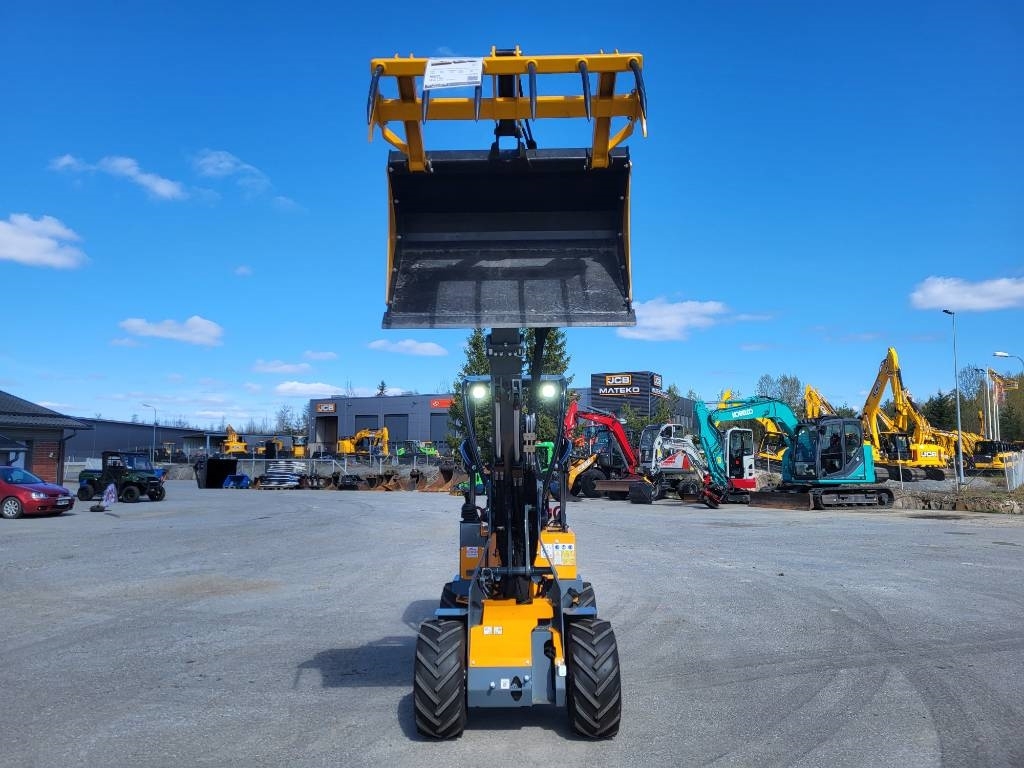 GiANT G 1200 - Multi purpose loaders - Agriculture - Construction ...