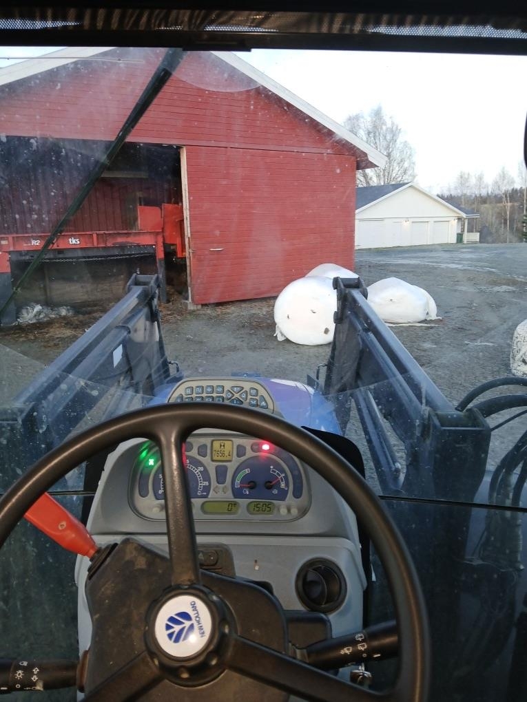 New Holland T6040 - Tractors - Agriculture - Danish Agro Machinery