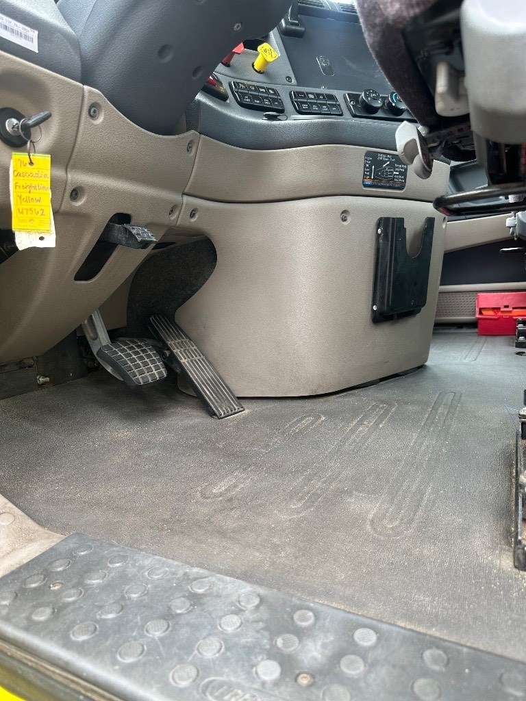 Freightliner CA125DC