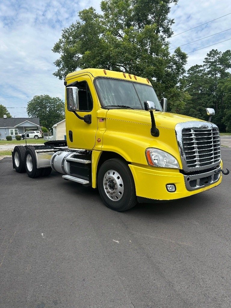 Freightliner CA125DC