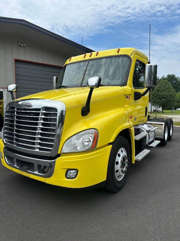 Freightliner CA125DC