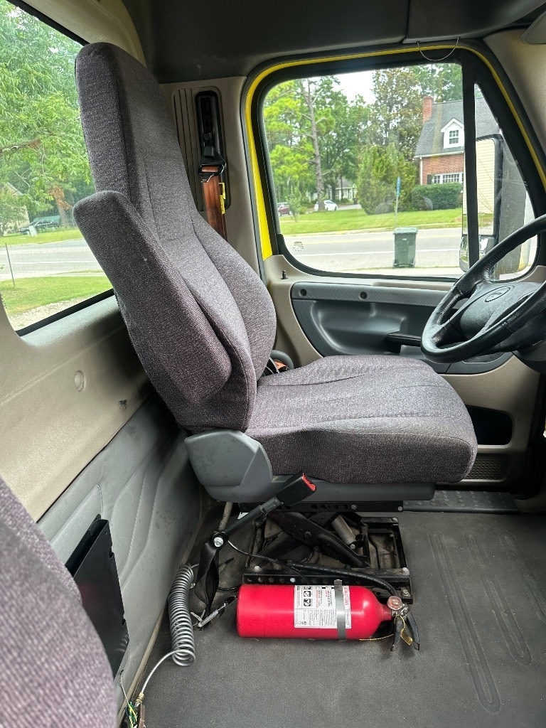 Freightliner CA125DC