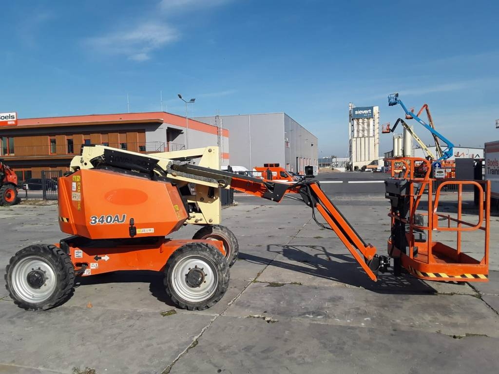 JLG 340AJ - Articulated boom lifts - Construction Equipment - Boels