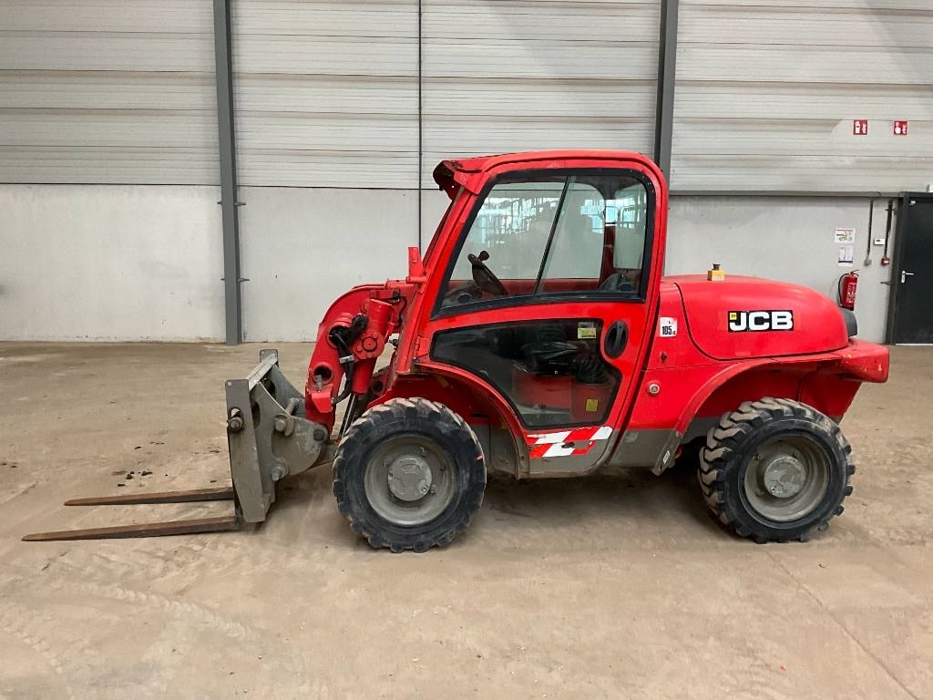 JCB 520-40 - Verreikers - Bouw - Geuens Machinery