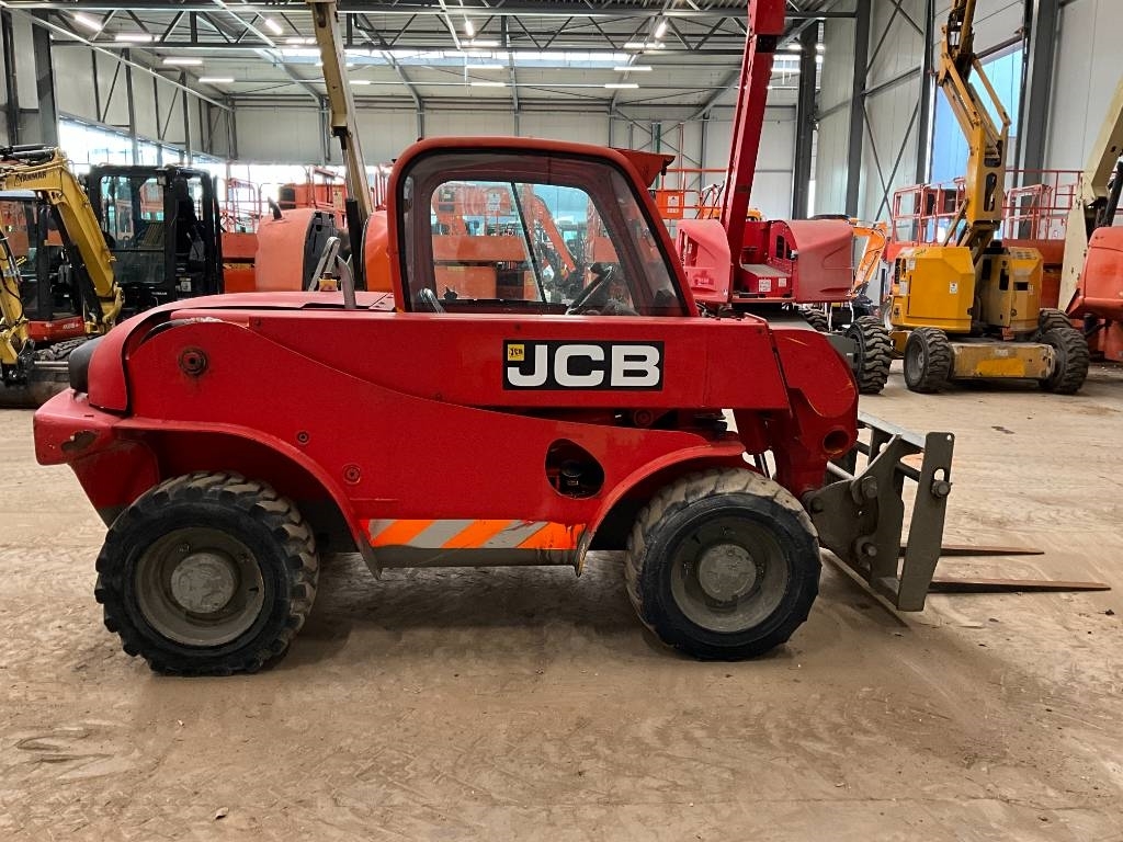 JCB 520-40 - Verreikers - Bouw - Geuens Machinery