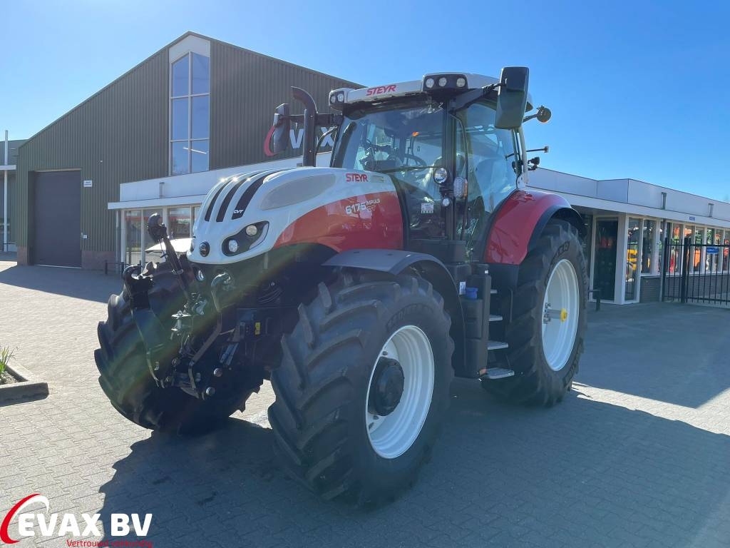 Tractoren - Landbouwmachines - Evax BV