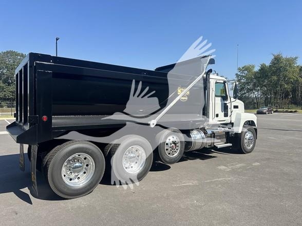 Mack PINNACLE 64R