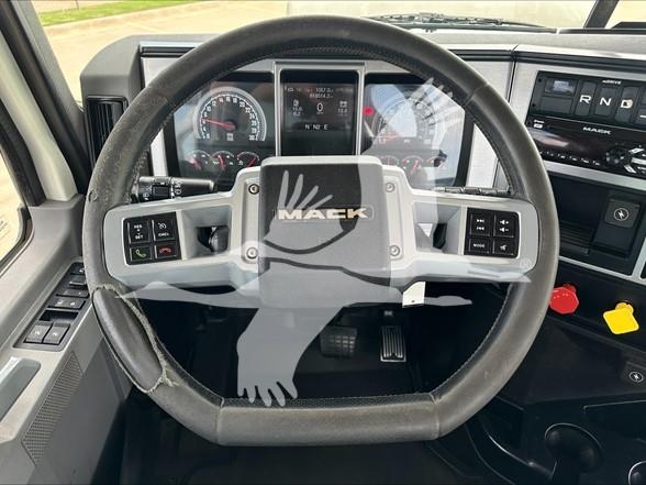 Mack PINNACLE 64T