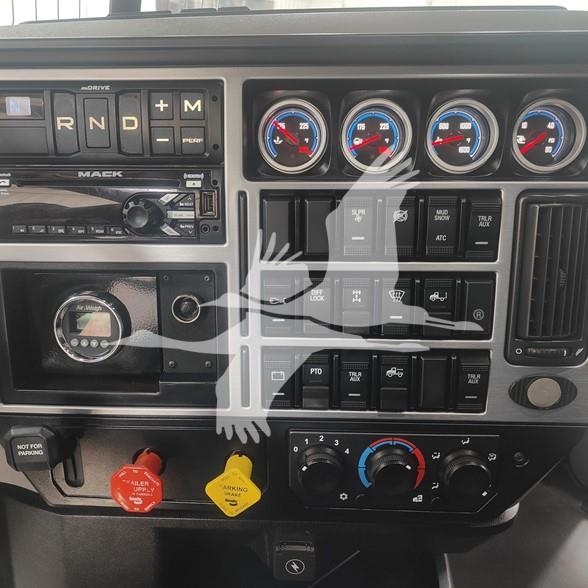 Mack PINNACLE 64T