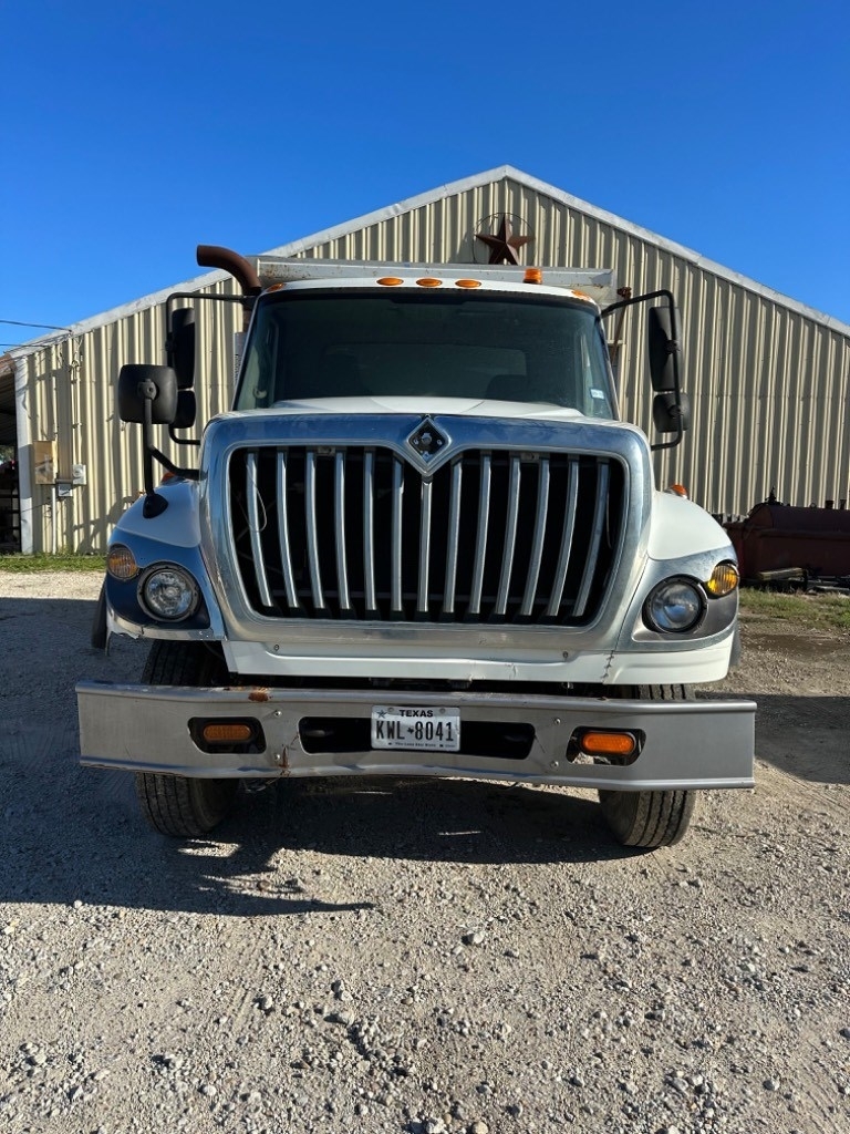 International 7400 SBA