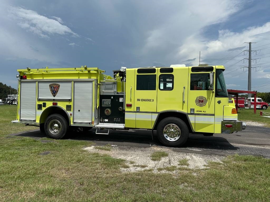 [Other] 2000 PIERCE QUANTUM FIRE TRUCK