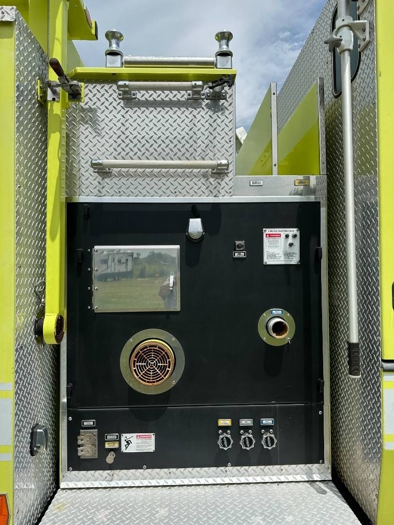 [Other] 2000 PIERCE QUANTUM FIRE TRUCK