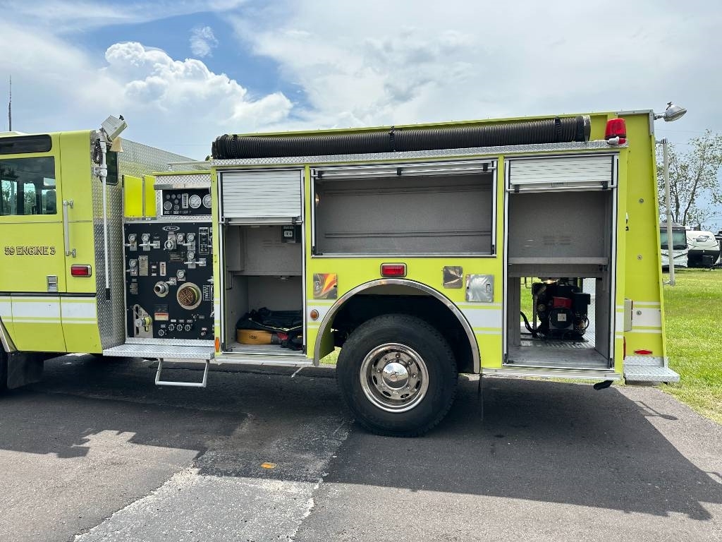 [Other] 2000 PIERCE QUANTUM FIRE TRUCK