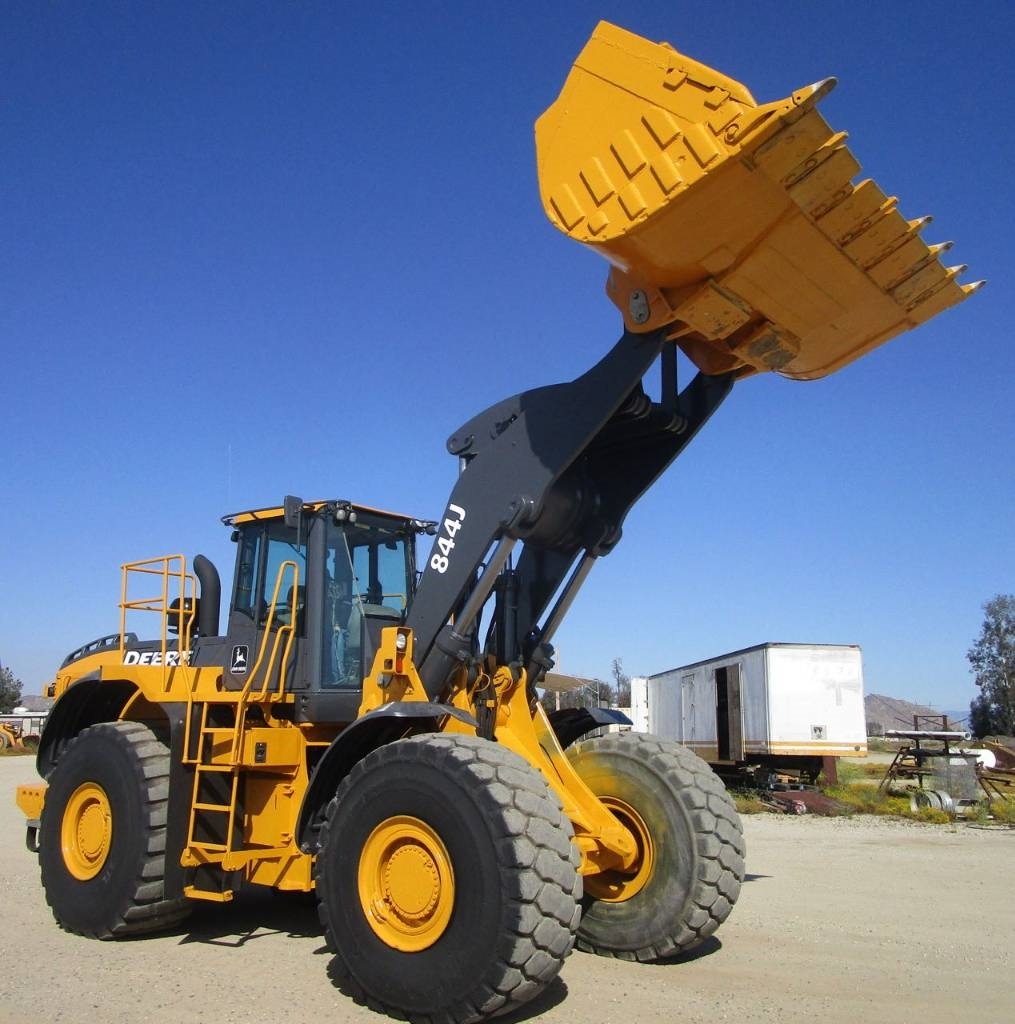 John Deere 844 J