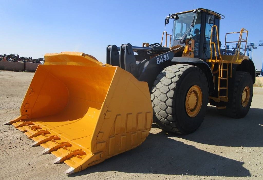 John Deere 844 J