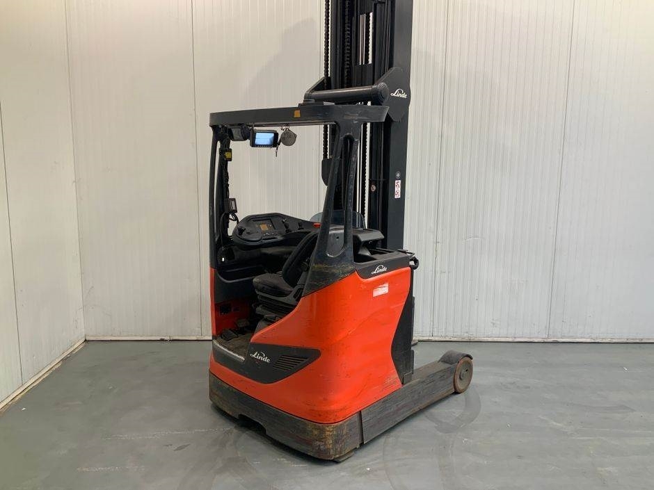 Reach trucks - Material handling equipment - Motrac