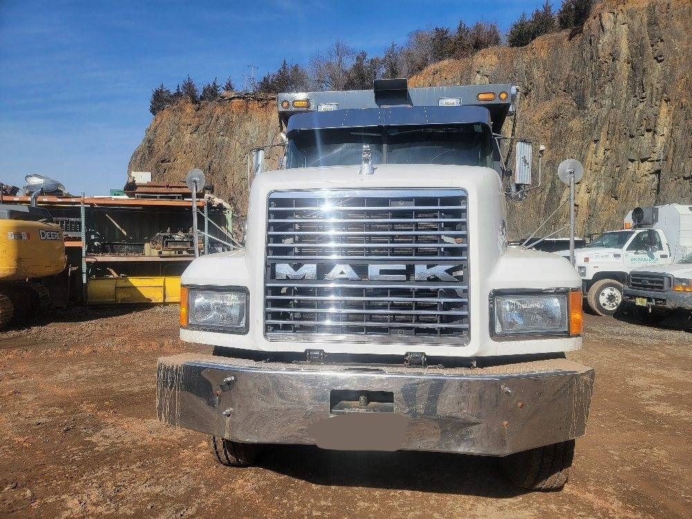Mack CL 713
