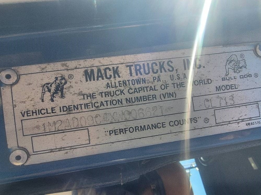Mack CL 713
