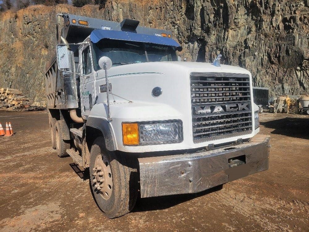 Mack CL 713