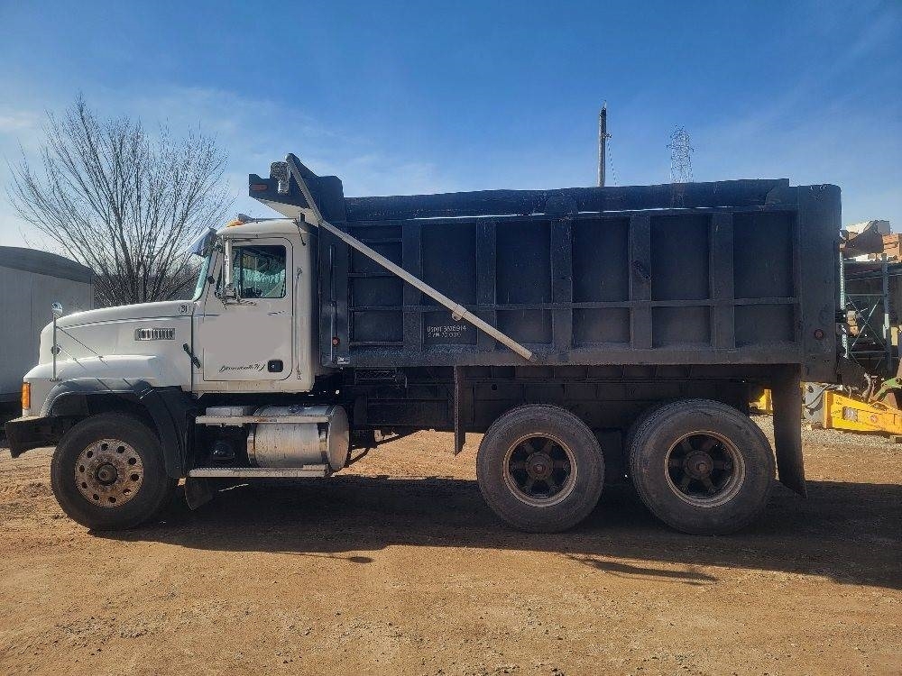 Mack CL 713