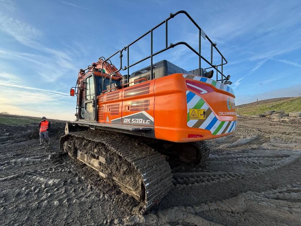 Develon DX 530 LC-7 K - Crawler excavators - Construction Equipment ...