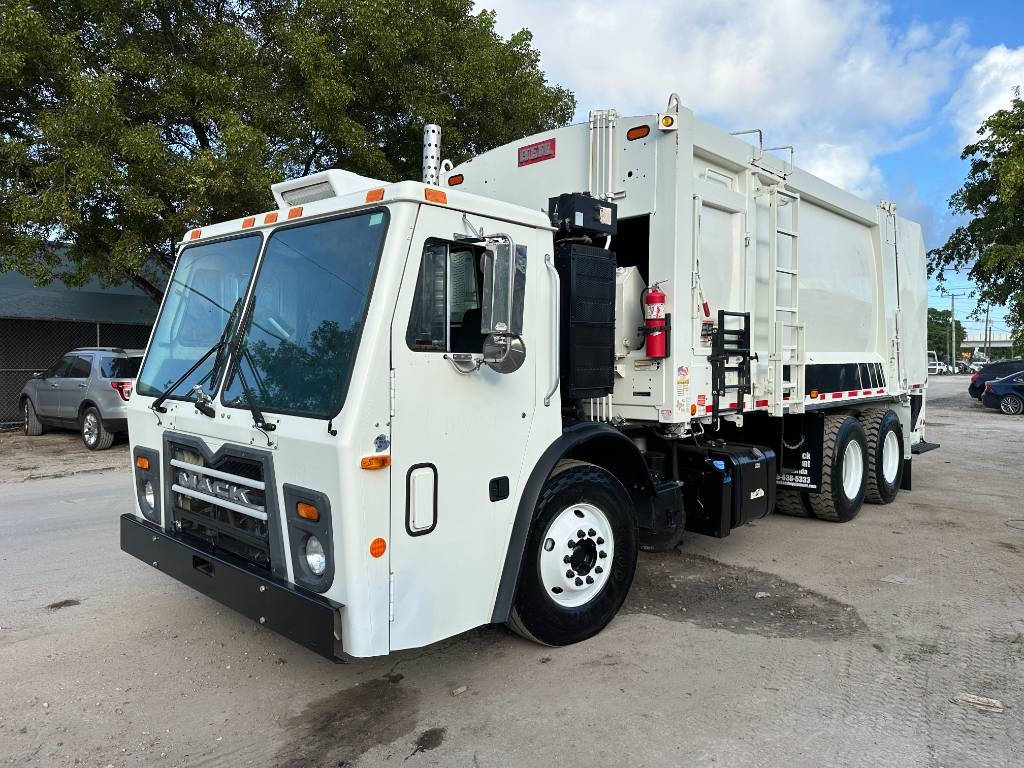 Mack LEU 613