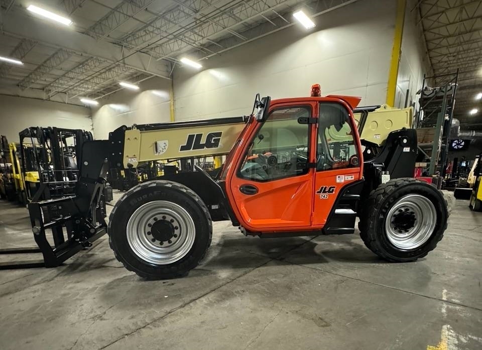 JLG 742