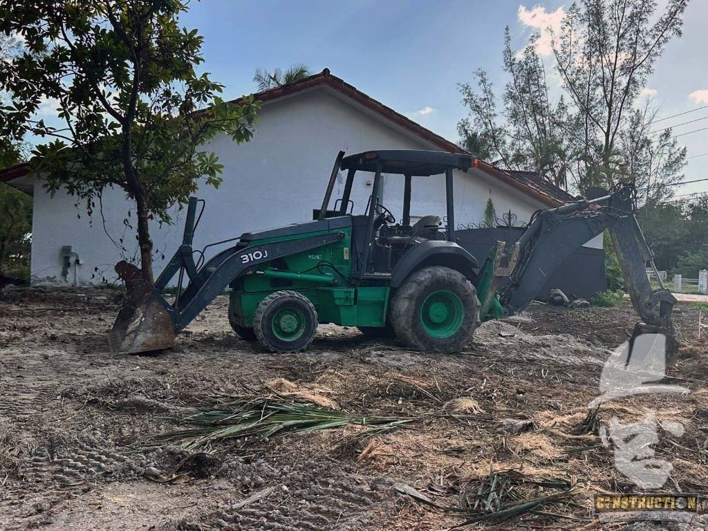 John Deere 310 J